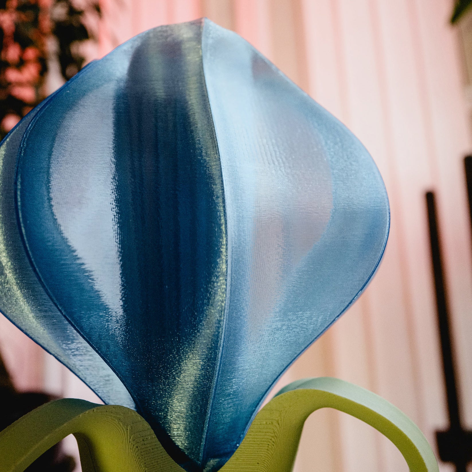 Irrational Flames X Natacha Birds - IRIS LAMINA - lampe à poser - verte